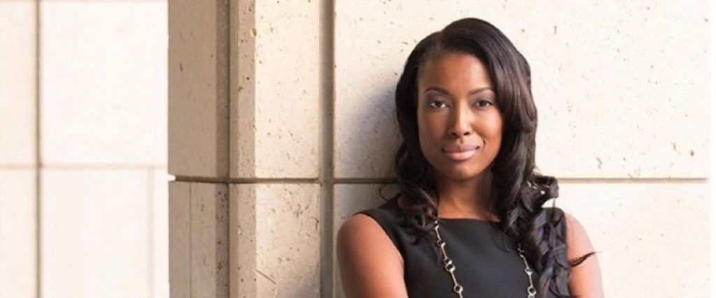 Aisha Bowe: uma má aluna que se tornou numa engenheira da NASA